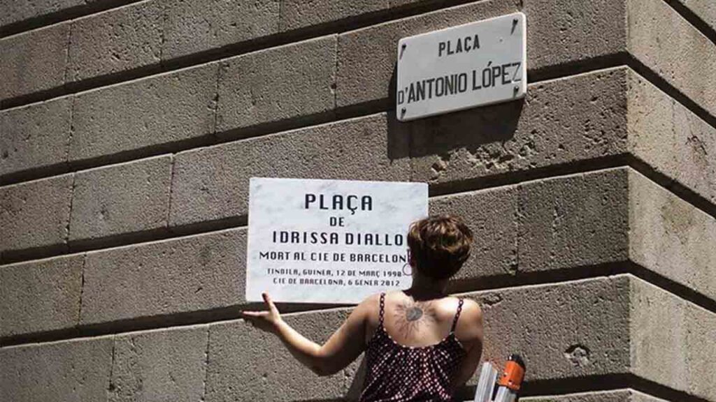 La plaza Antonio López tendrá dos nombres, Idrissa Diallo y Correos
